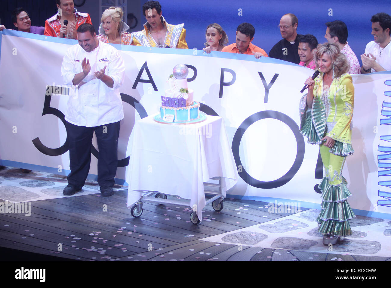 The 5,000th Broadway performance of Mamma Mia! at the Broadhurst ...