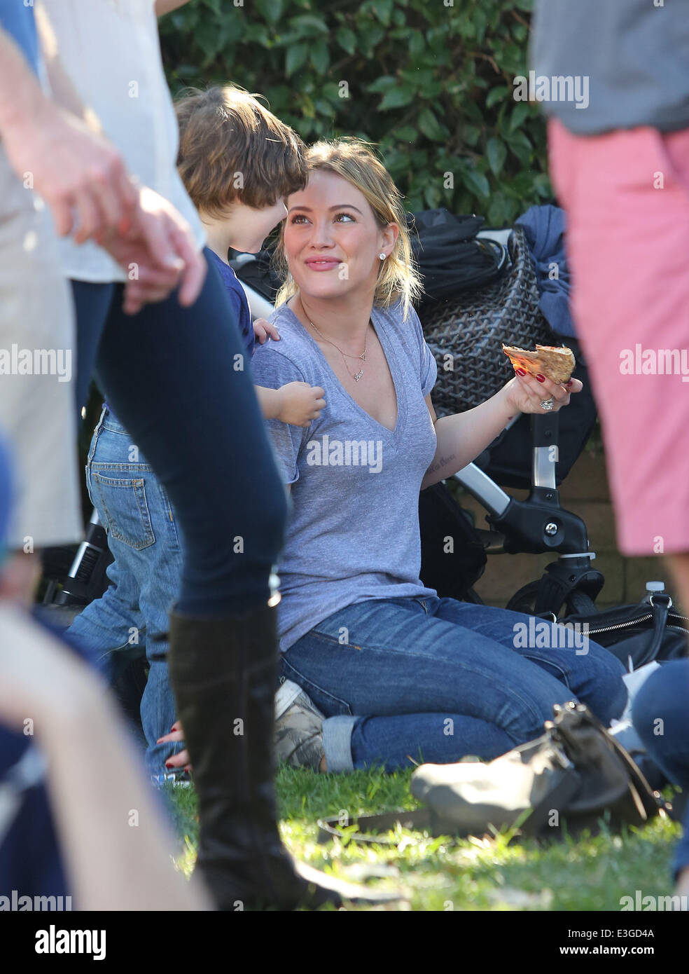 Hilary Duff spends the day at Studio City farmer's market with family ...