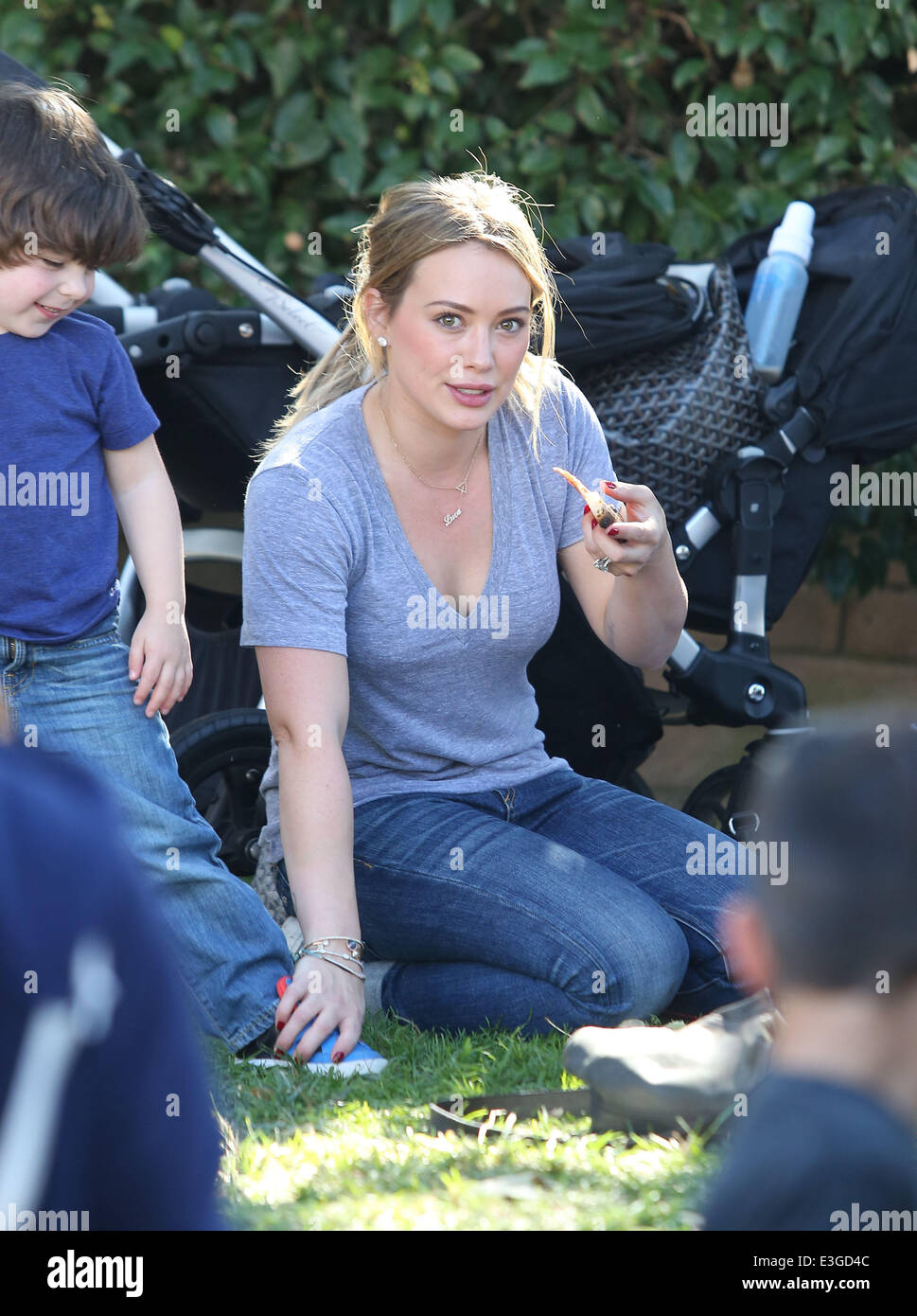 Hilary Duff spends the day at Studio City farmer's market with family ...