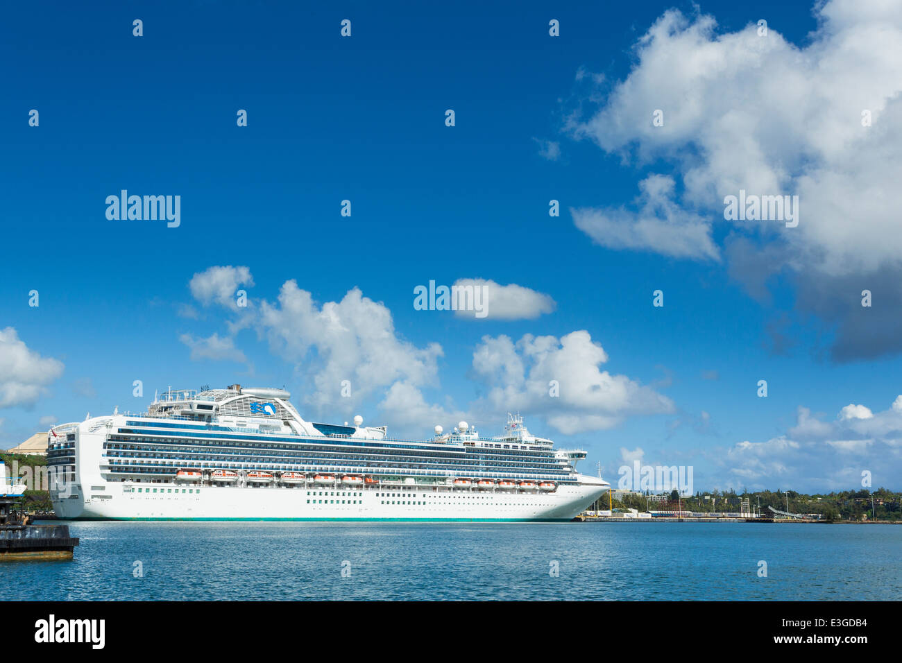 Sapphire Princess cruise at the Naiwiliwili Bay Superferry Terminal ...