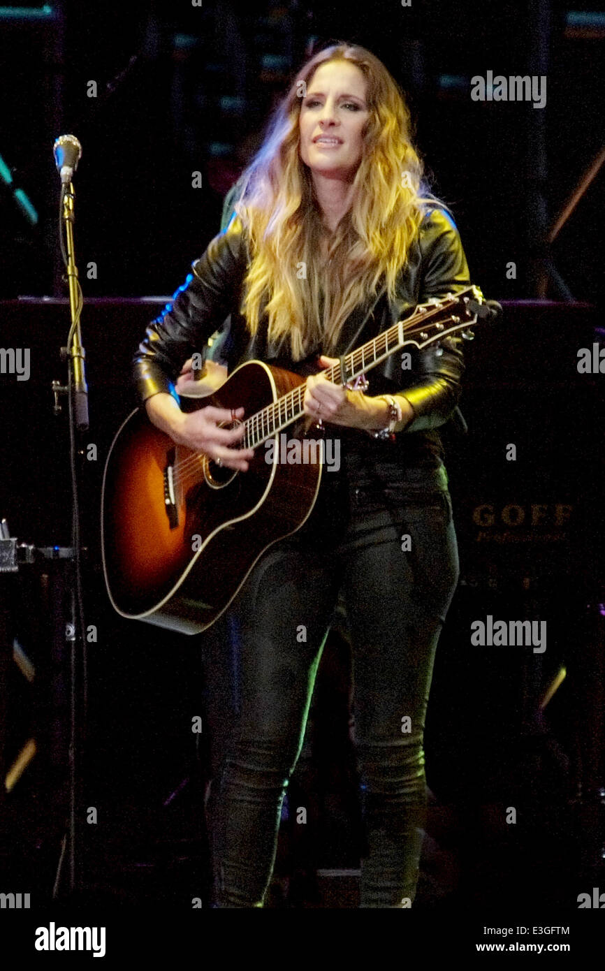 The Dixie Chicks perform live in concert at Copps Coliseum‎ Featuring ...