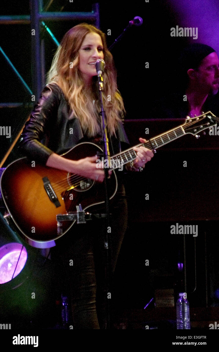 The Dixie Chicks perform live in concert at Copps Coliseum‎ Featuring ...