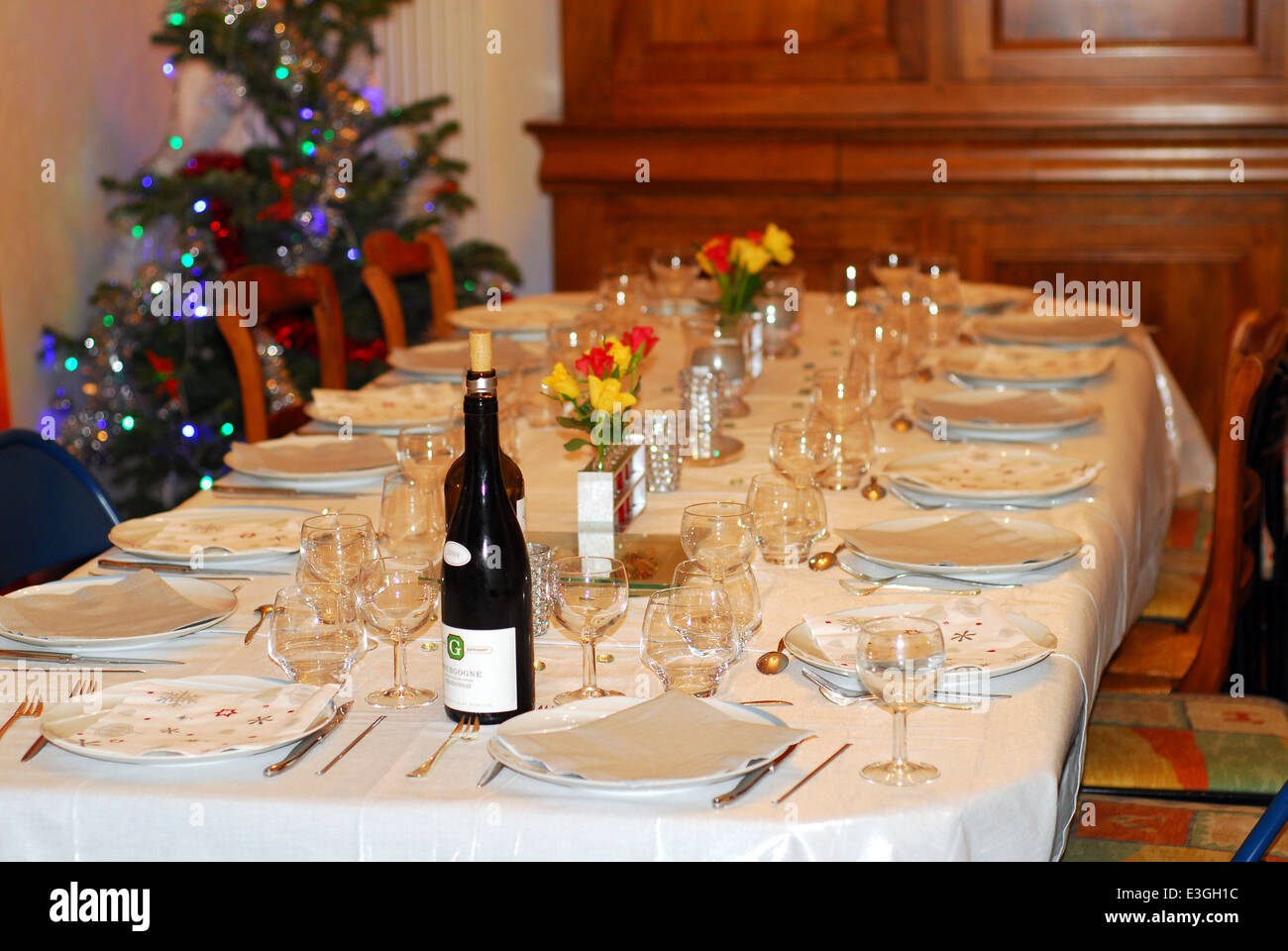 Table laid out for Christmas night Stock Photo - Alamy