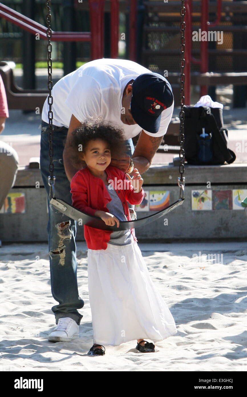 Chris Ivery takes his daughter, Stella to Coldwater Canyon Park ...
