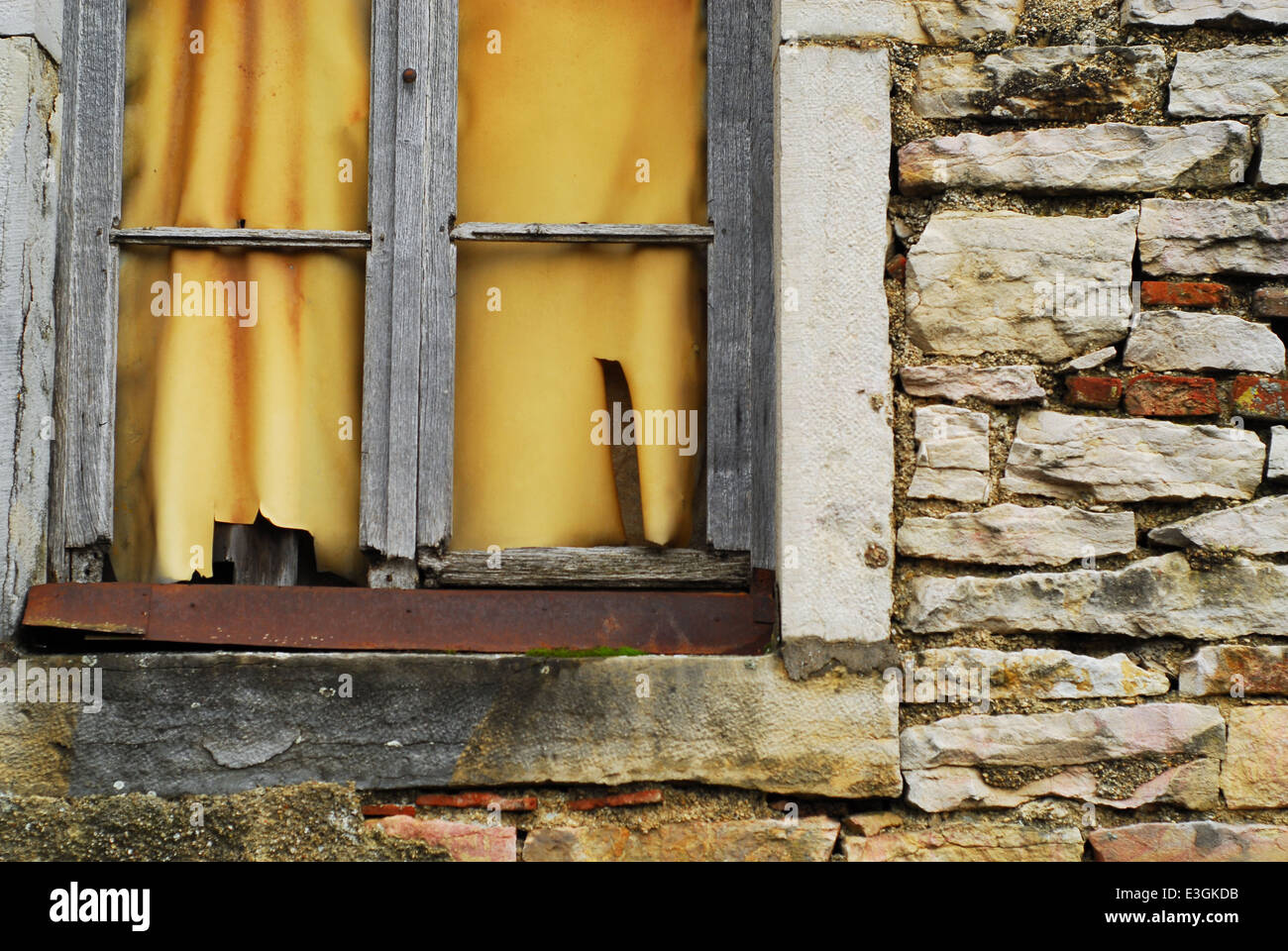 Old broken window of an abandoned house Stock Photo - Alamy