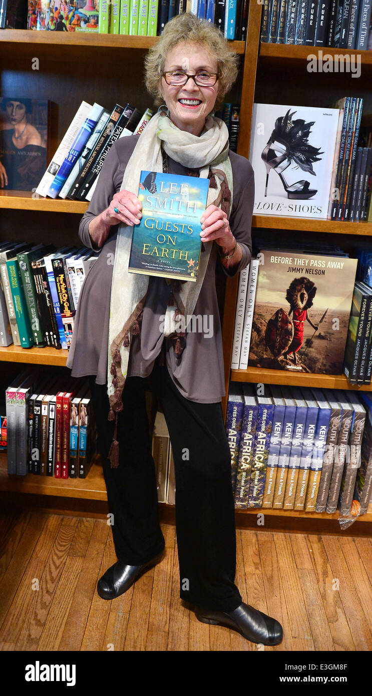 Lee smith author hi-res stock photography and images - Alamy