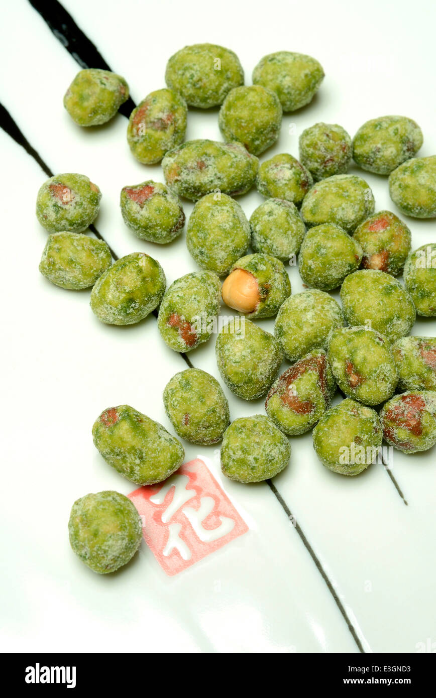 Peanuts with wasabi Stock Photo - Alamy