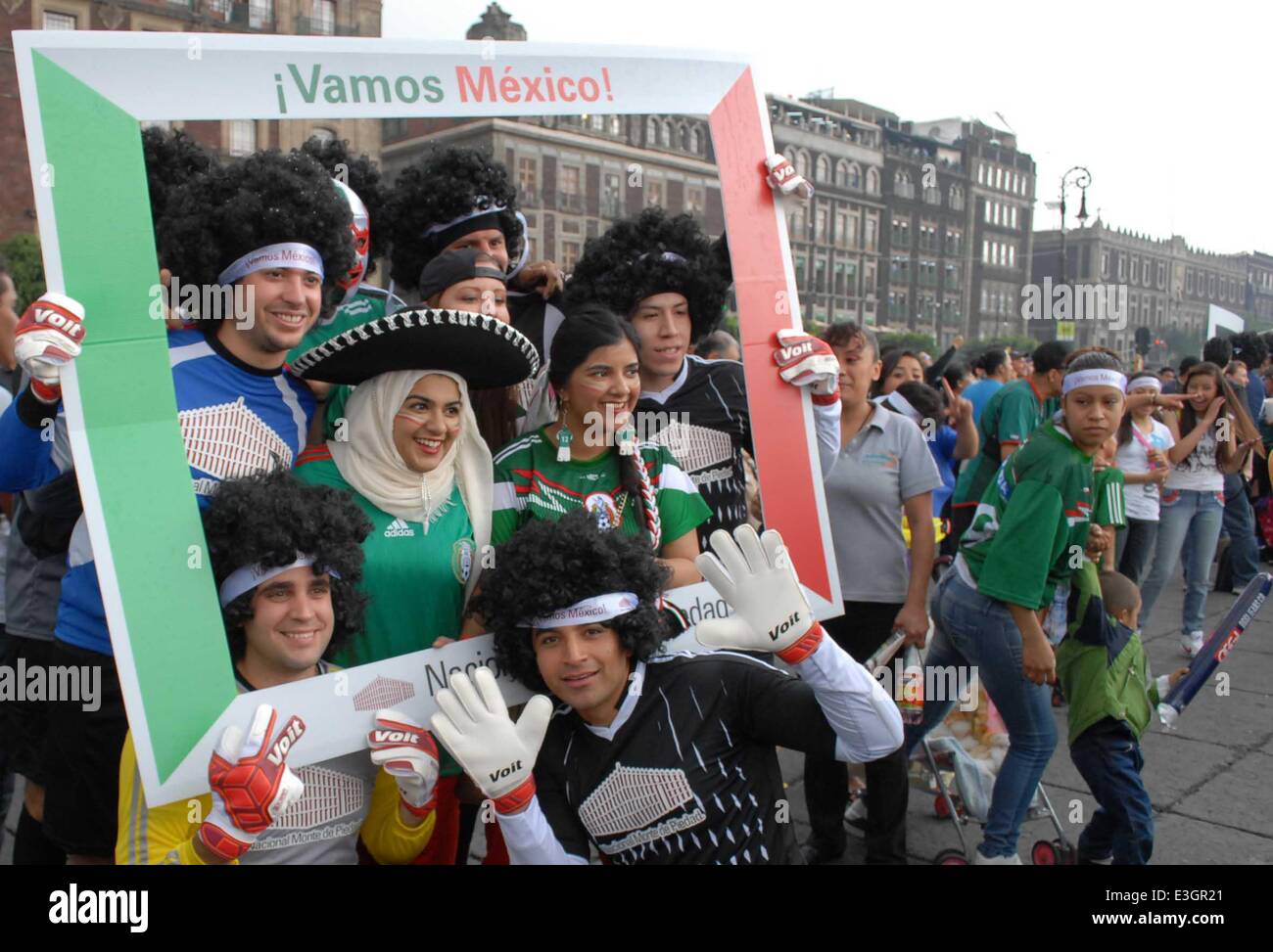 Mexico city soccer fans hi-res stock photography and images - Alamy