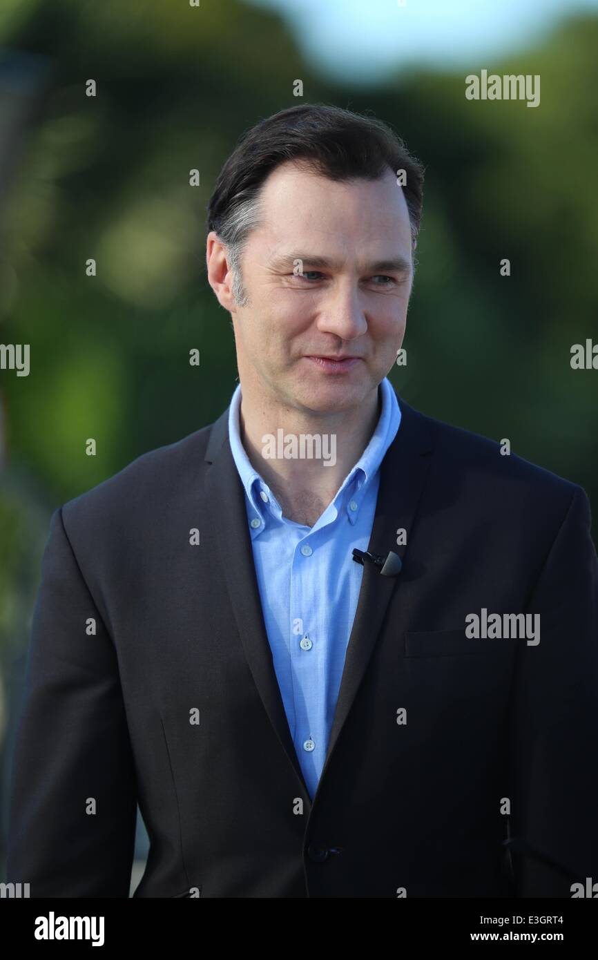 David Morrissey appears on Extra hosted by Maria Menounos. Featuring ...