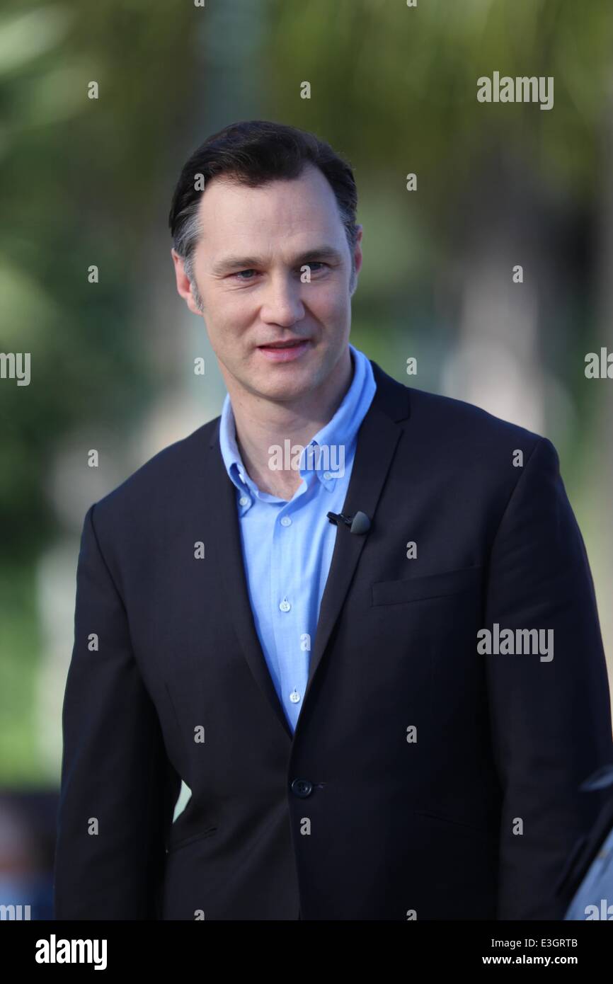 David Morrissey appears on Extra hosted by Maria Menounos. Featuring ...