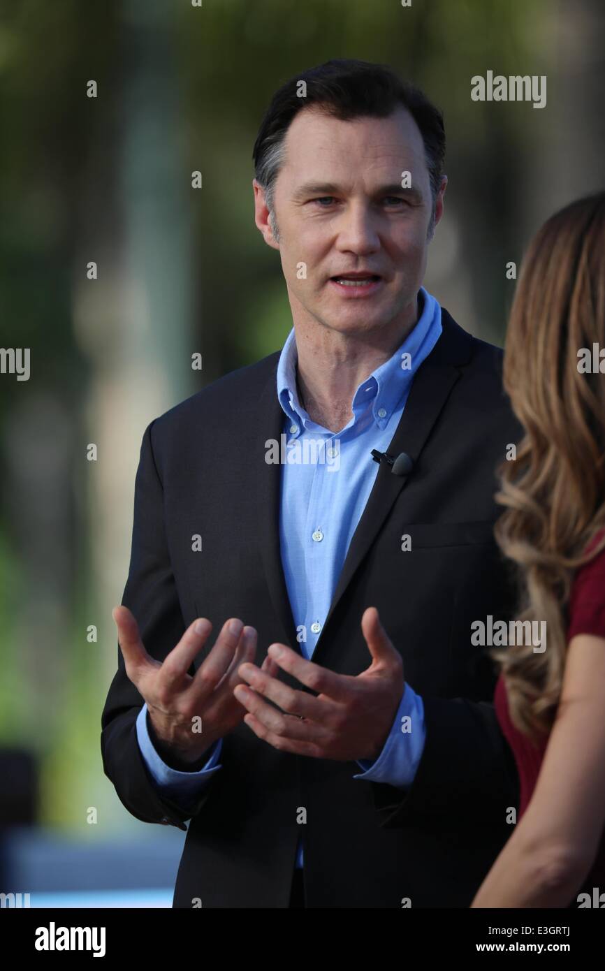 David Morrissey appears on Extra hosted by Maria Menounos. Featuring ...