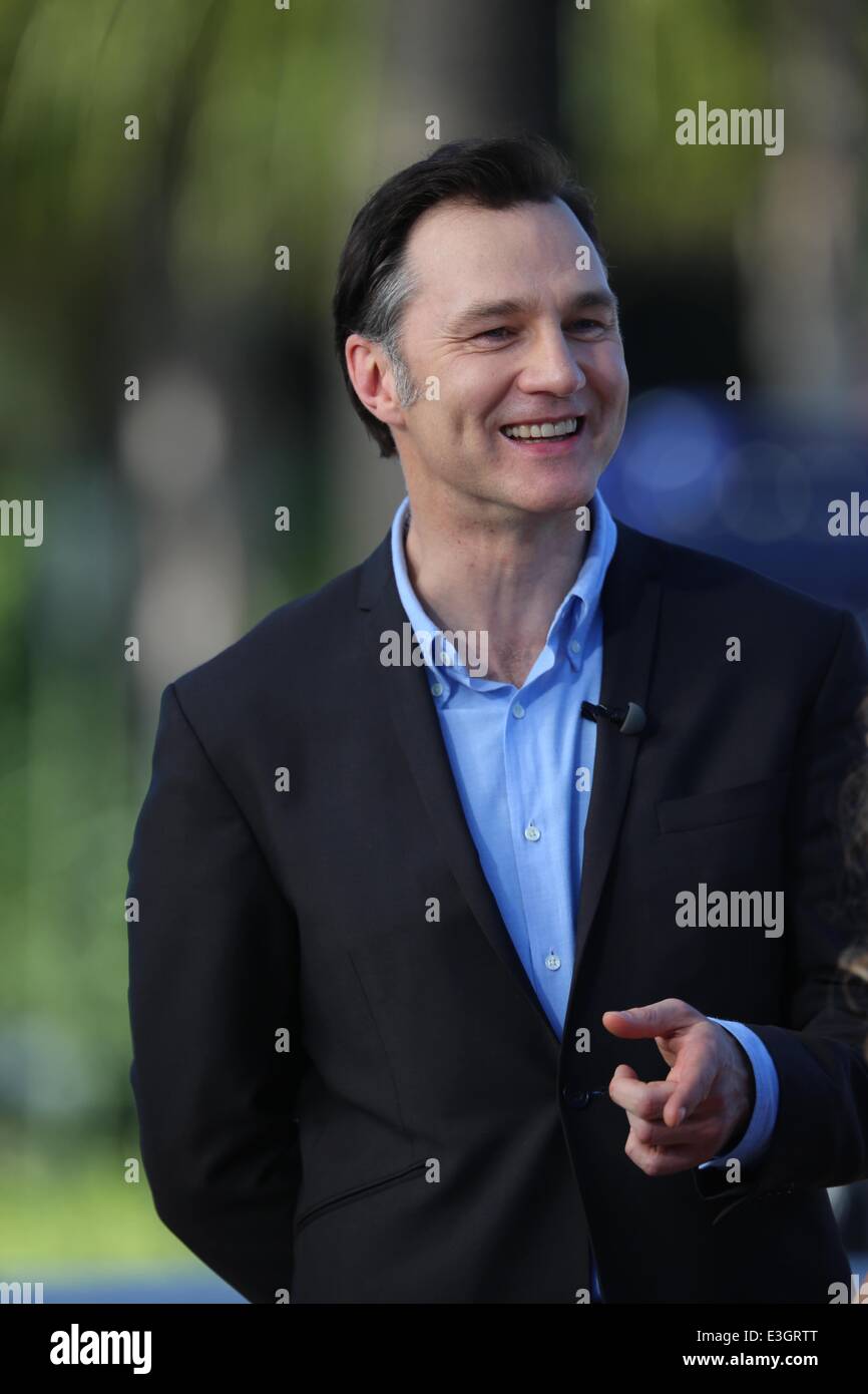 David Morrissey appears on Extra hosted by Maria Menounos. Featuring: David Morrissey Where: Los ...