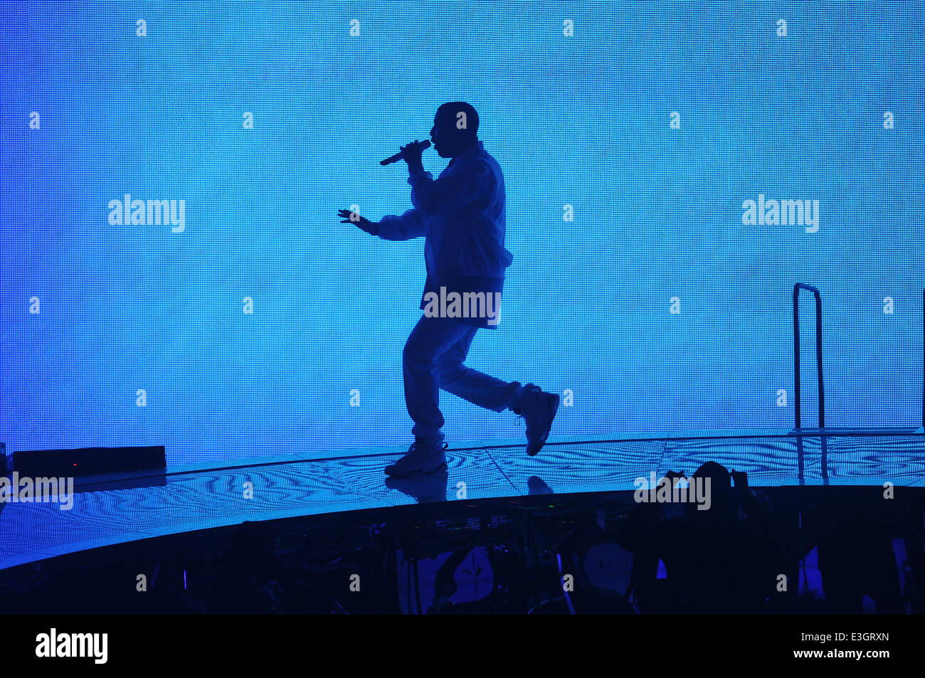 Drake performing live in concert in Orlando Featuring: Drake Where ...