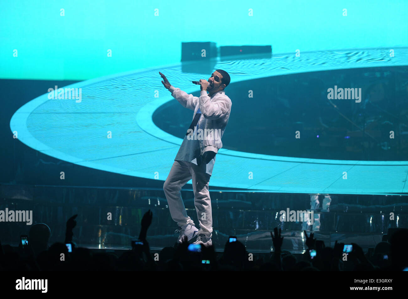 Drake performing live in concert in Orlando Featuring: Drake Where ...