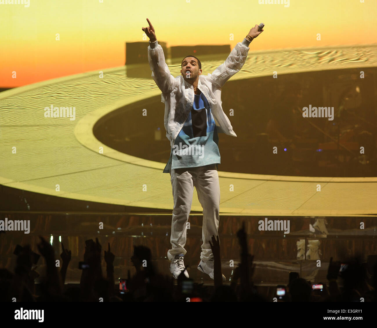 Drake performing live in concert in Orlando Featuring: Drake Where ...