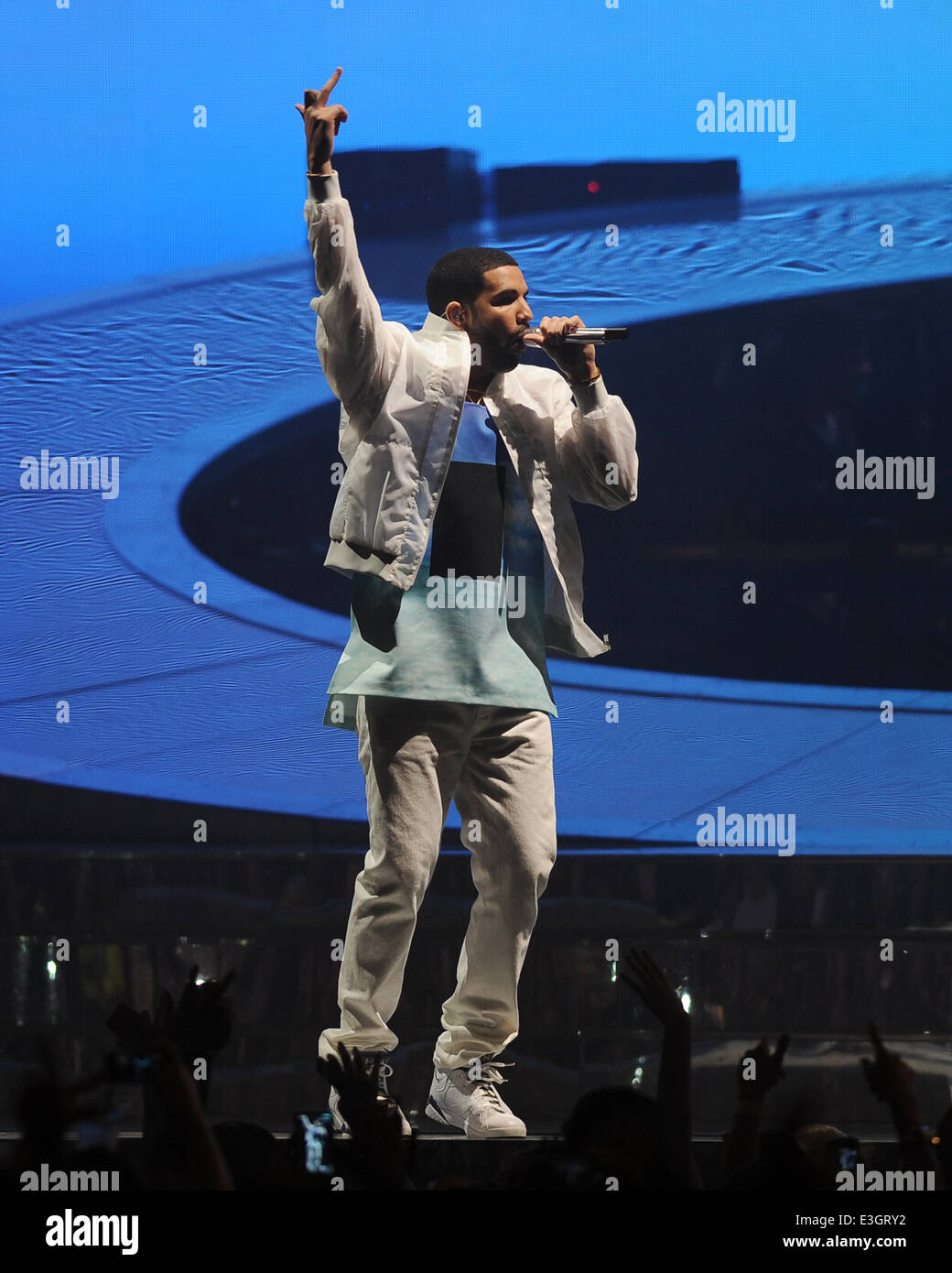 Drake performing live in concert in Orlando Featuring: Drake Where ...