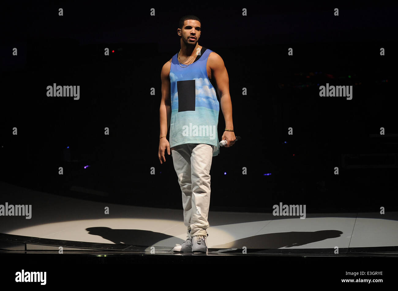 Drake performing live in concert in Orlando Featuring: Drake Where ...