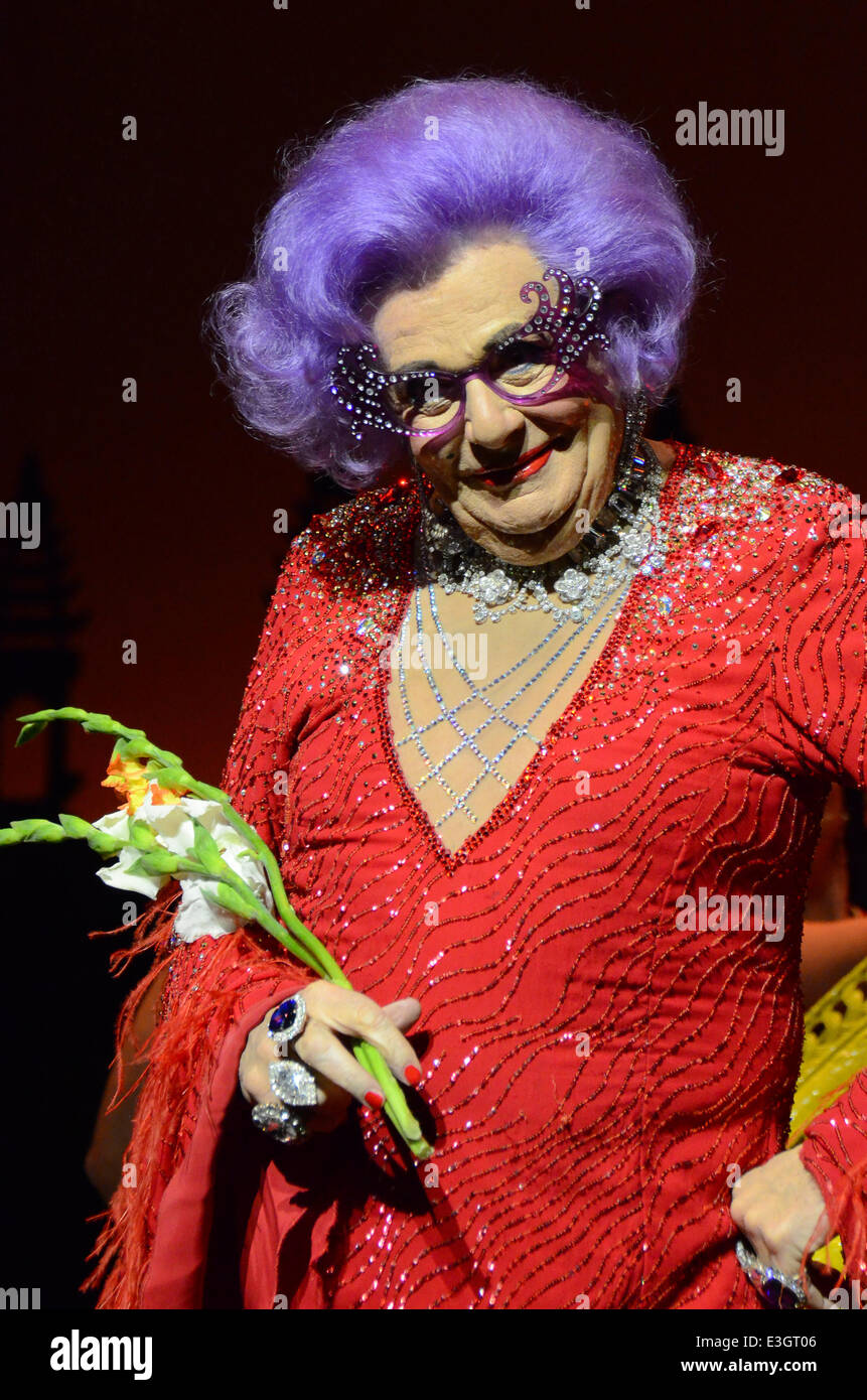 Dame Edna Everage attends a photocall for the Barry Humphries farewell ...