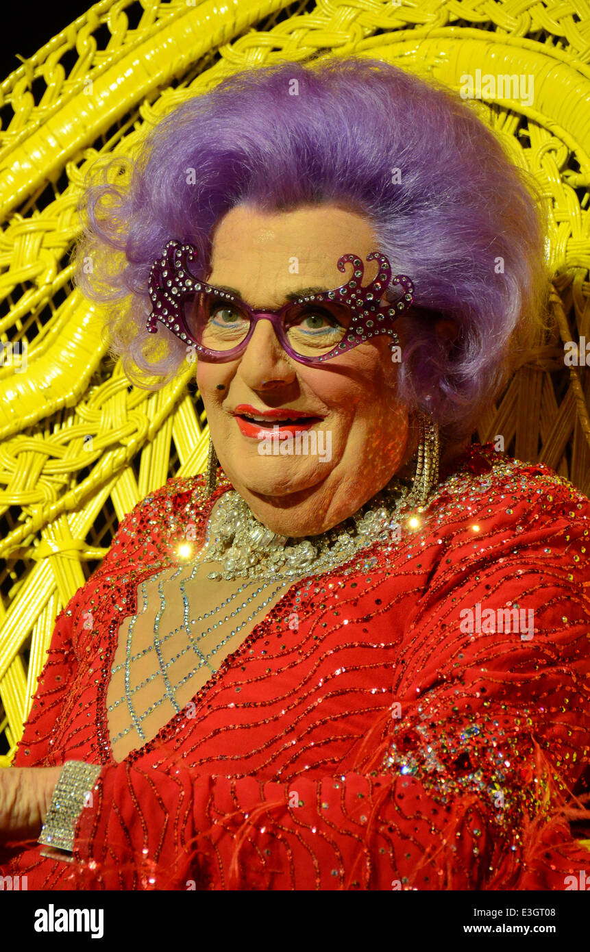 Dame Edna Everage attends a photocall for the Barry Humphries farewell ...