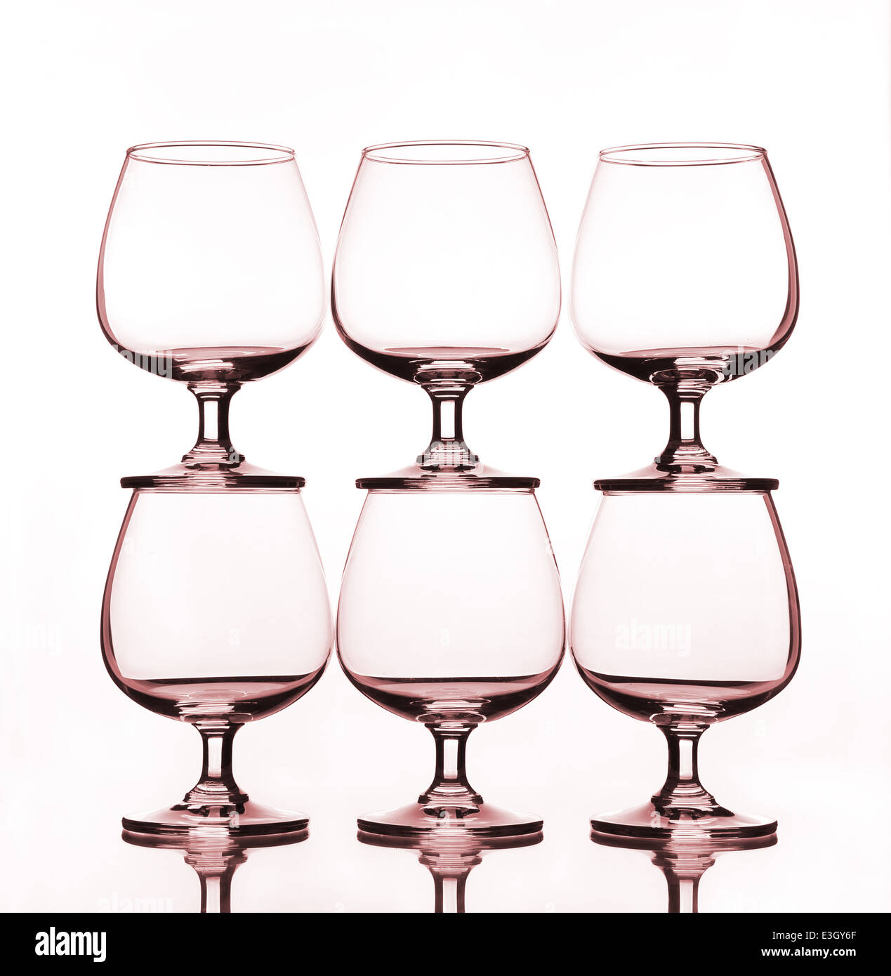 Stack empty wine glass hi-res stock photography and images - Alamy