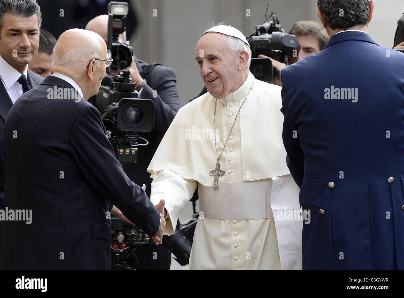Italian President Giorgio Napolitano receives Pope Francis at the ...