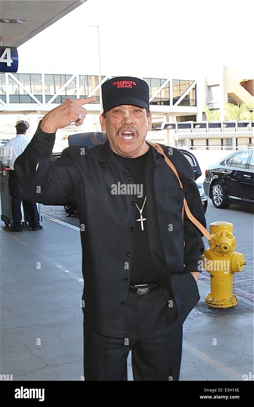Danny Trejo wears his Machete hat at LAX and poses with TSA employee ...