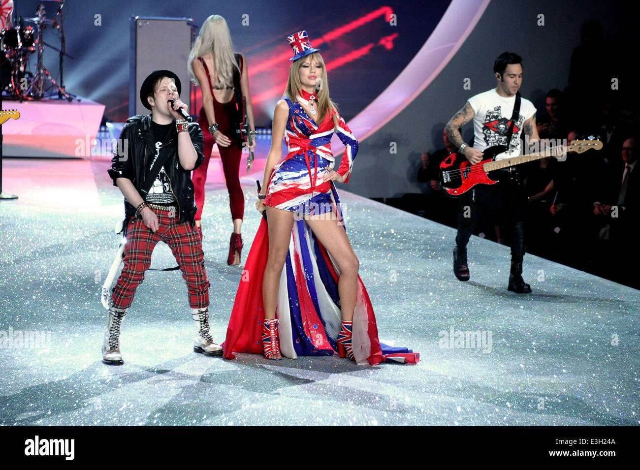 Victoria Secret Fashion Show 2013 Runway Featuring: Taylor Swift Where ...
