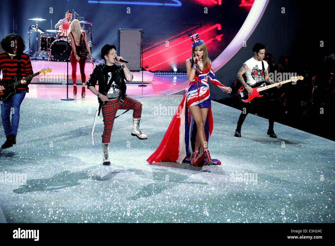 Victoria Secret Fashion Show 2013 Runway Featuring: Taylor Swift Where ...