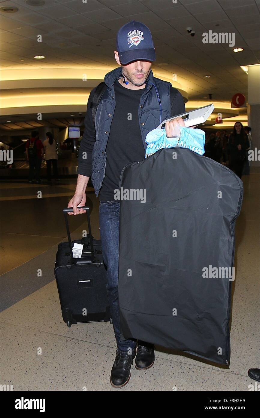 James Marsden is shy to look us in the eye at LAX like a real cyclops ...