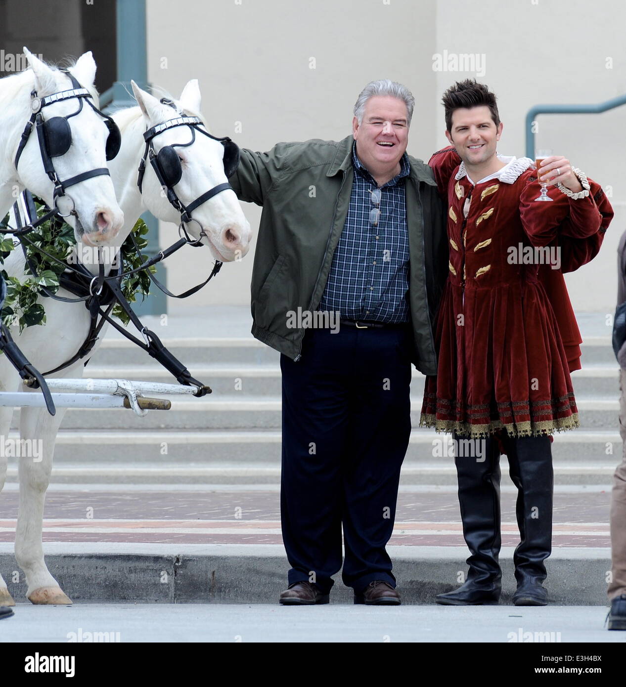 Adam Scott gets romantic on the set of "Parks and Recreation" and ...