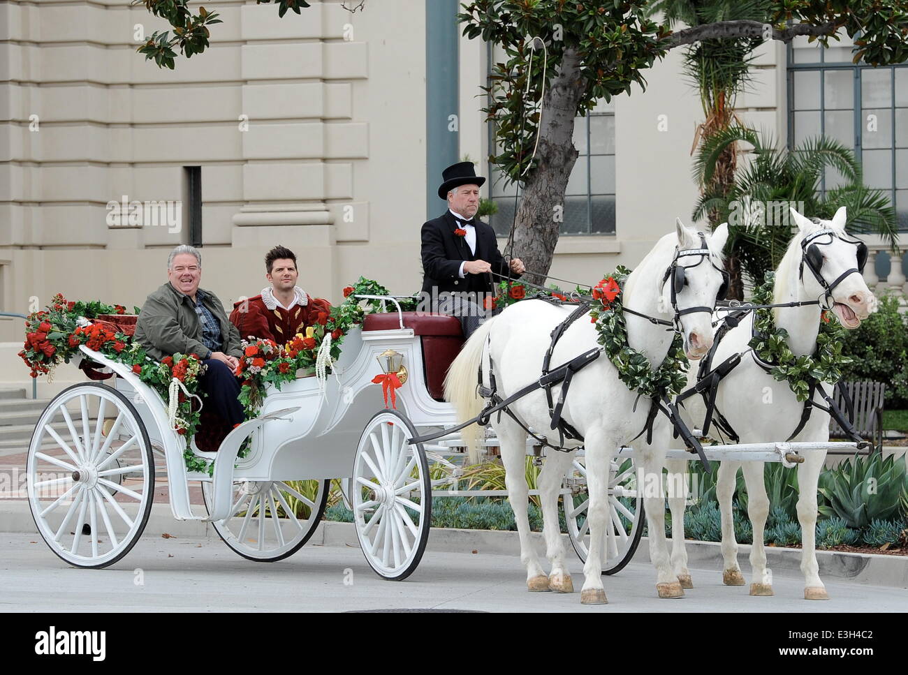 Adam Scott gets romantic on the set of "Parks and Recreation" and ...