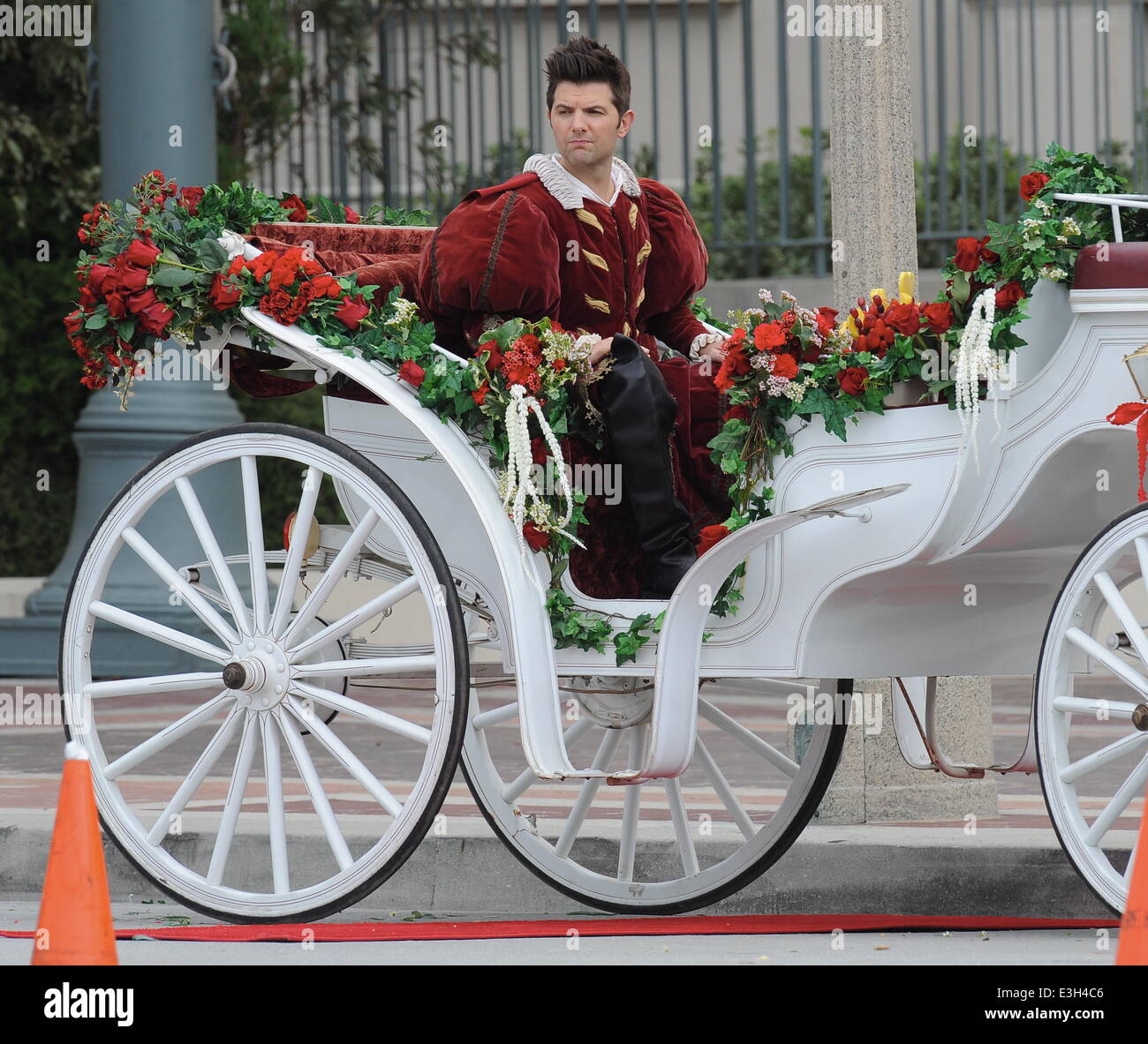 Adam Scott gets romantic on the set of "Parks and Recreation" and ...