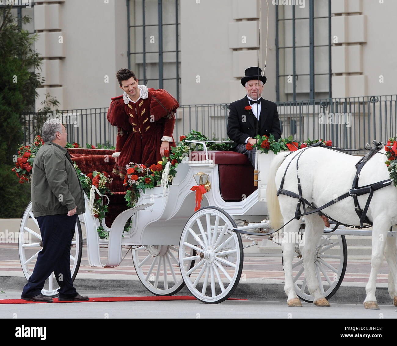 Adam Scott gets romantic on the set of "Parks and Recreation" and ...