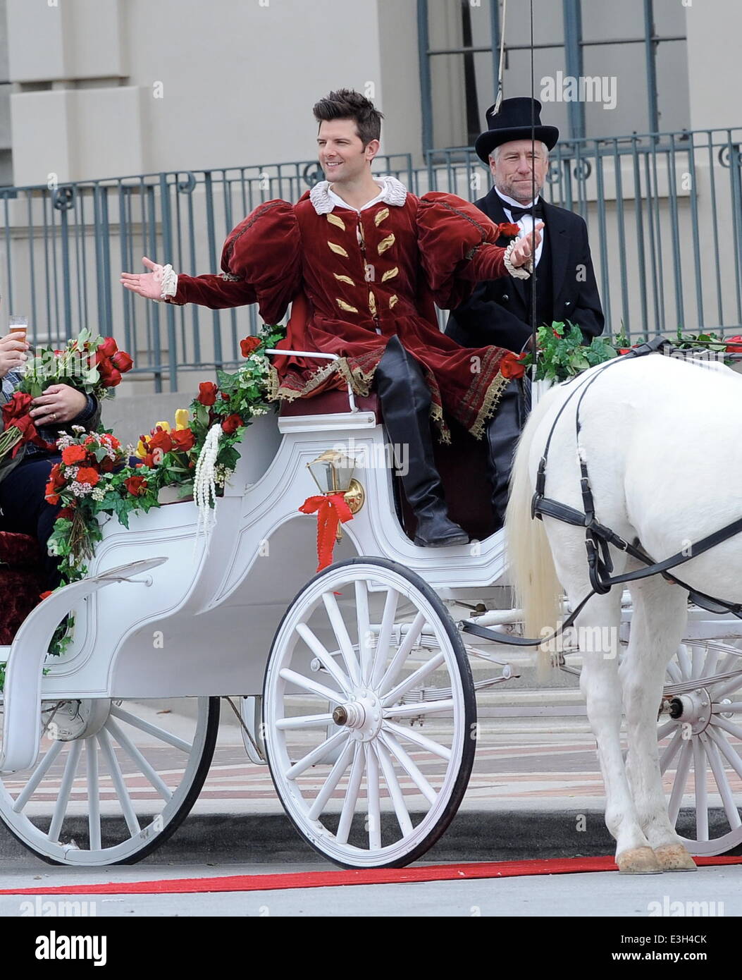 Adam Scott gets romantic on the set of "Parks and Recreation" and ...