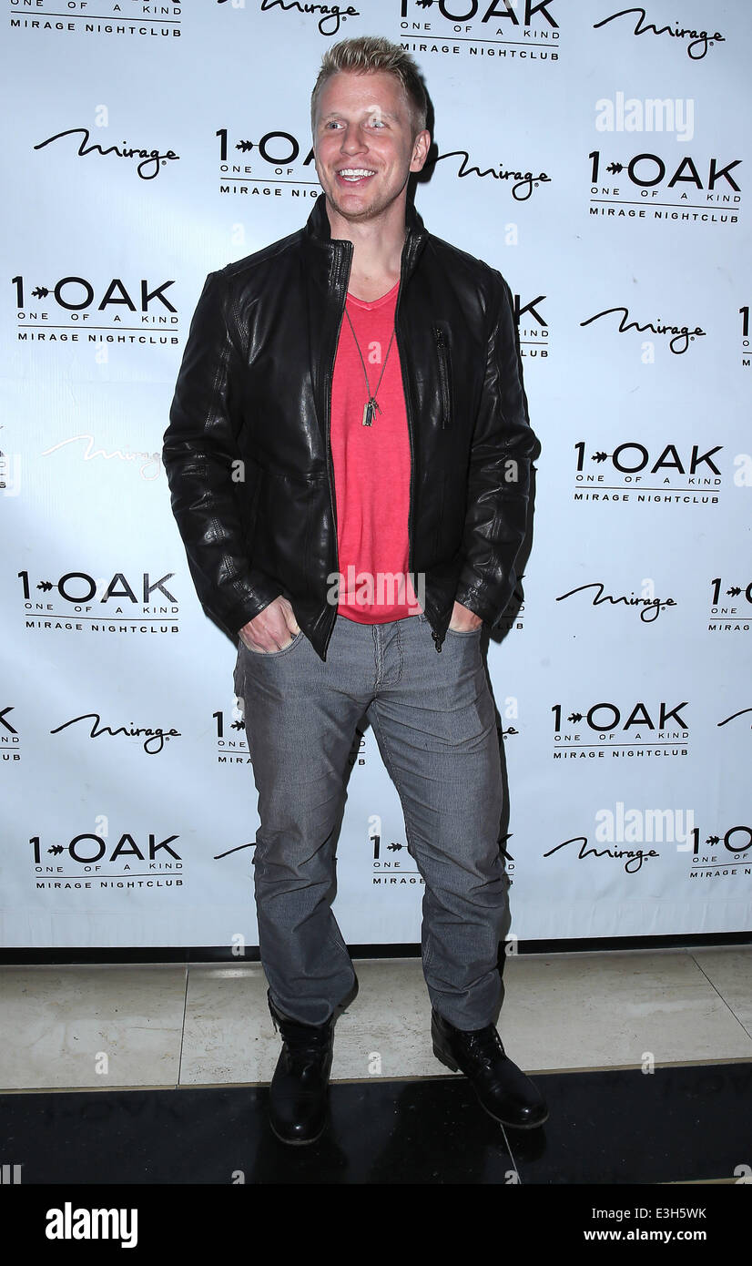 Sean Lowe Celebrates Birthday at 1 Oak Nightclub at The Mirage Las ...