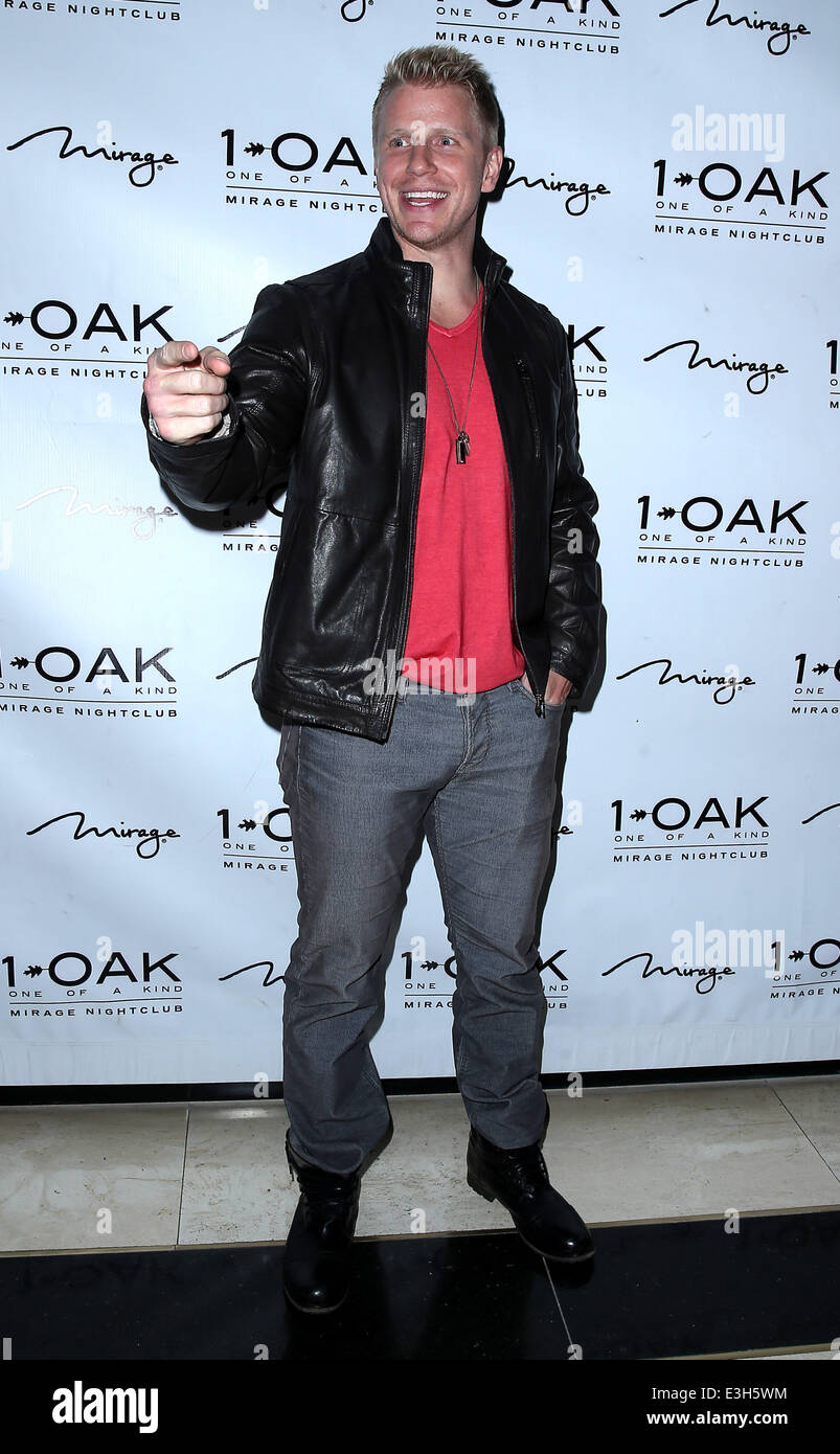 Sean Lowe Celebrates Birthday at 1 Oak Nightclub at The Mirage Las ...
