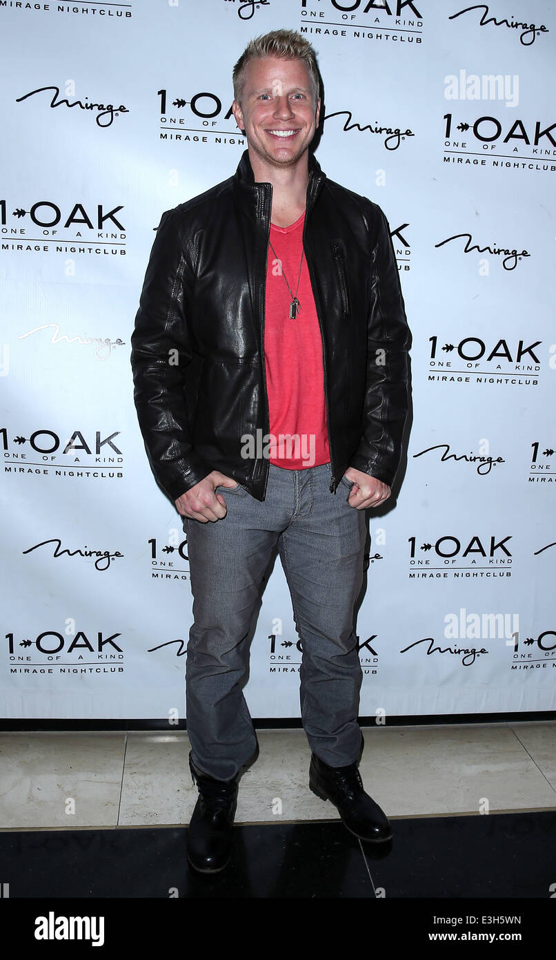 Sean Lowe Celebrates Birthday at 1 Oak Nightclub at The Mirage Las ...