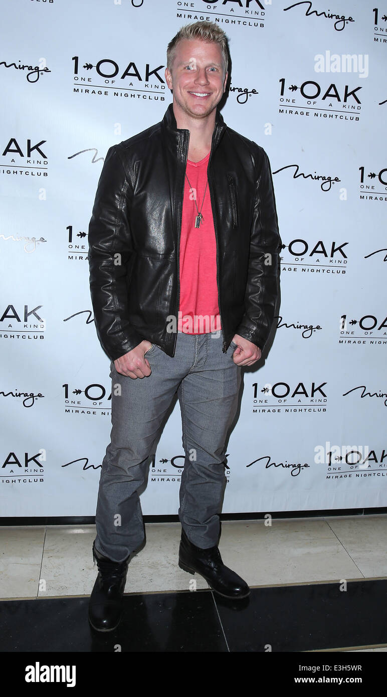 Sean Lowe Celebrates Birthday at 1 Oak Nightclub at The Mirage Las ...