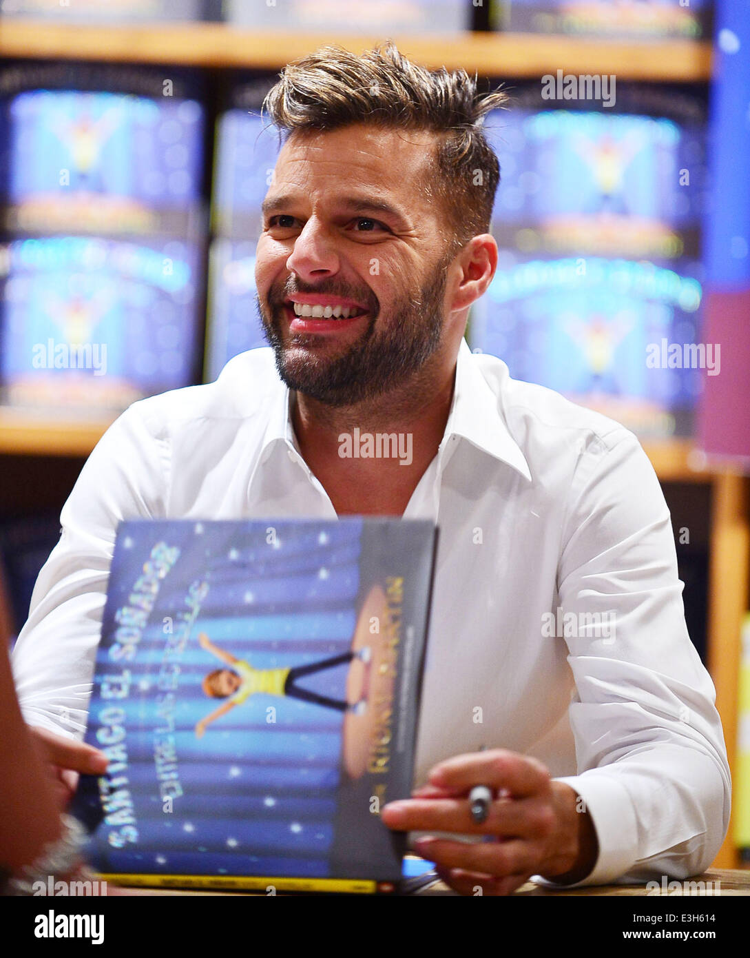 Ricky Martin greets fans and signs copies of his children's book ...
