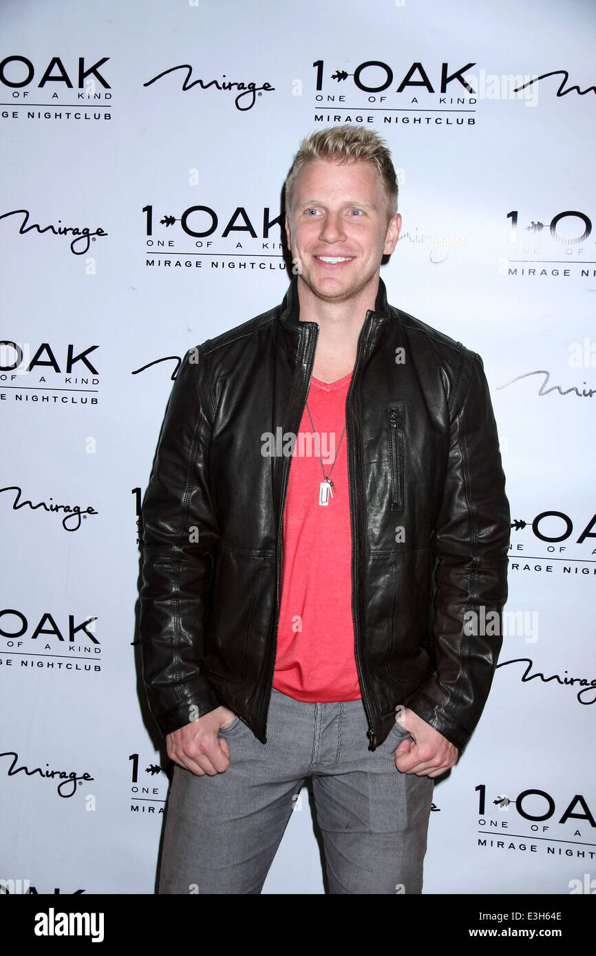 The Bachelor's Sean Lowe celebrates his birthday with fiancée Catherine ...