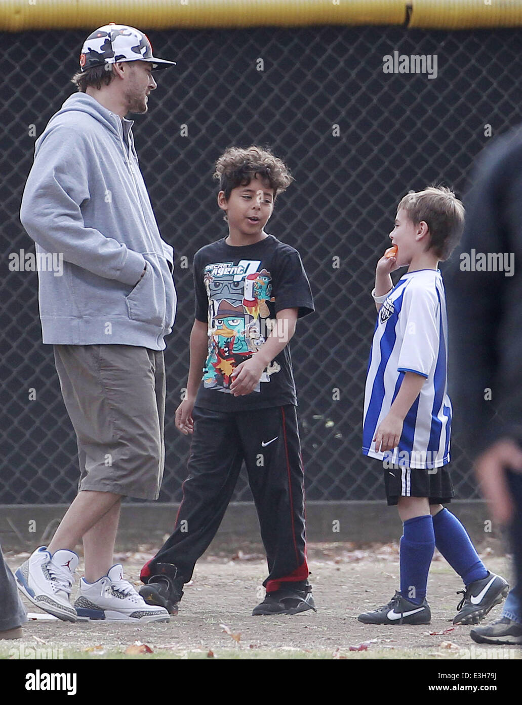 Kevin Federline takes his family to watch his sons play in a soccer ...