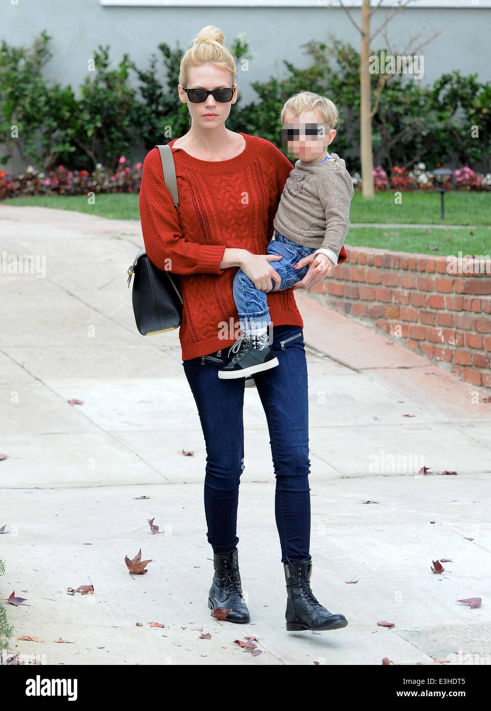X Men star January Jones takes her son Xander to his baby class in Los ...