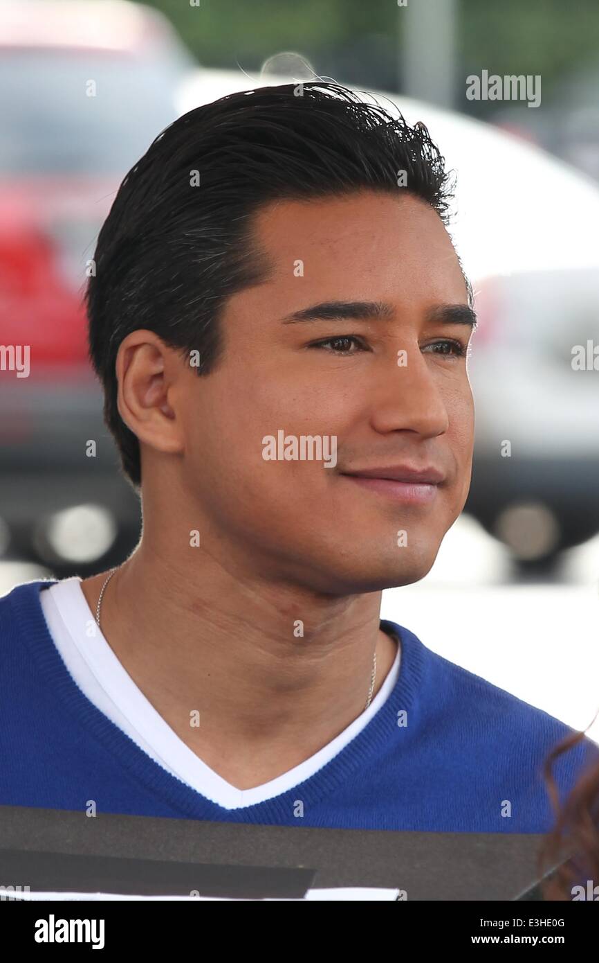 Jason Statham filming Extra with Mario Lopez at Universal City Walk ...