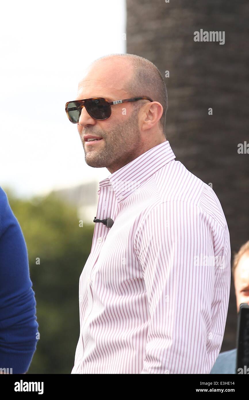 Jason Statham filming Extra with Mario Lopez at Universal City Walk ...