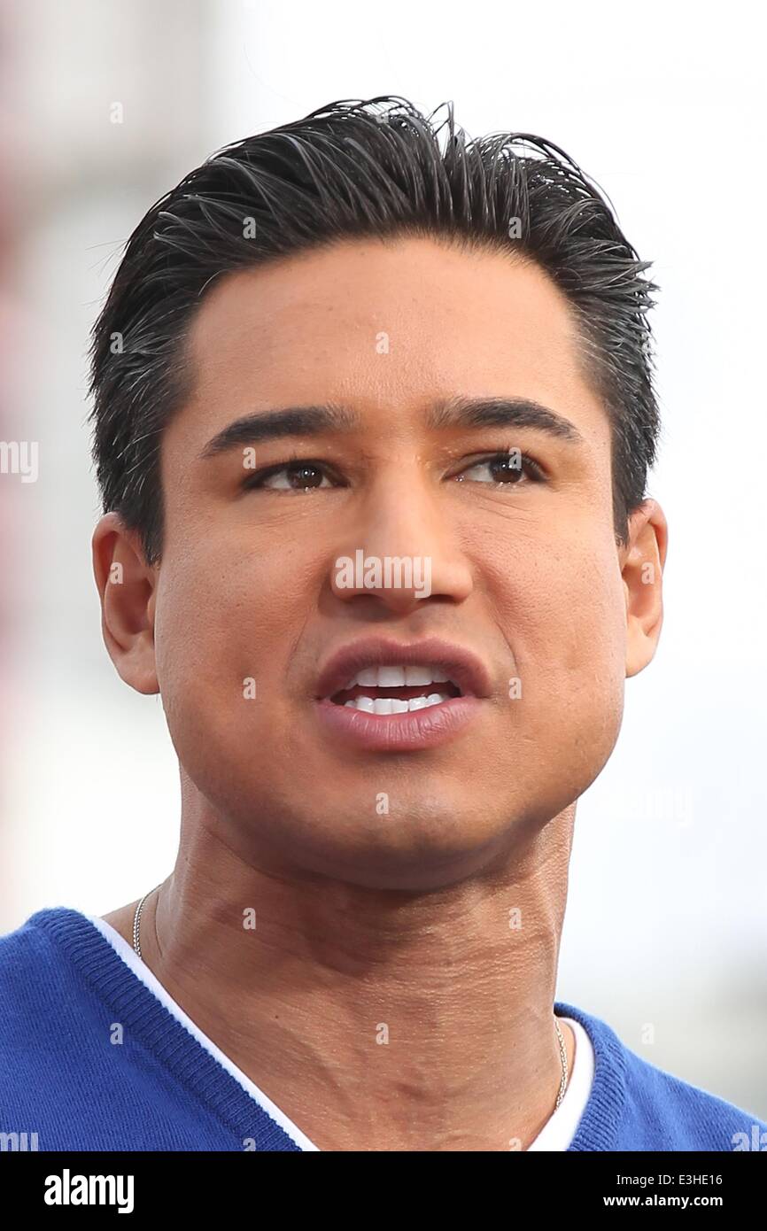 Jason Statham filming Extra with Mario Lopez at Universal City Walk ...