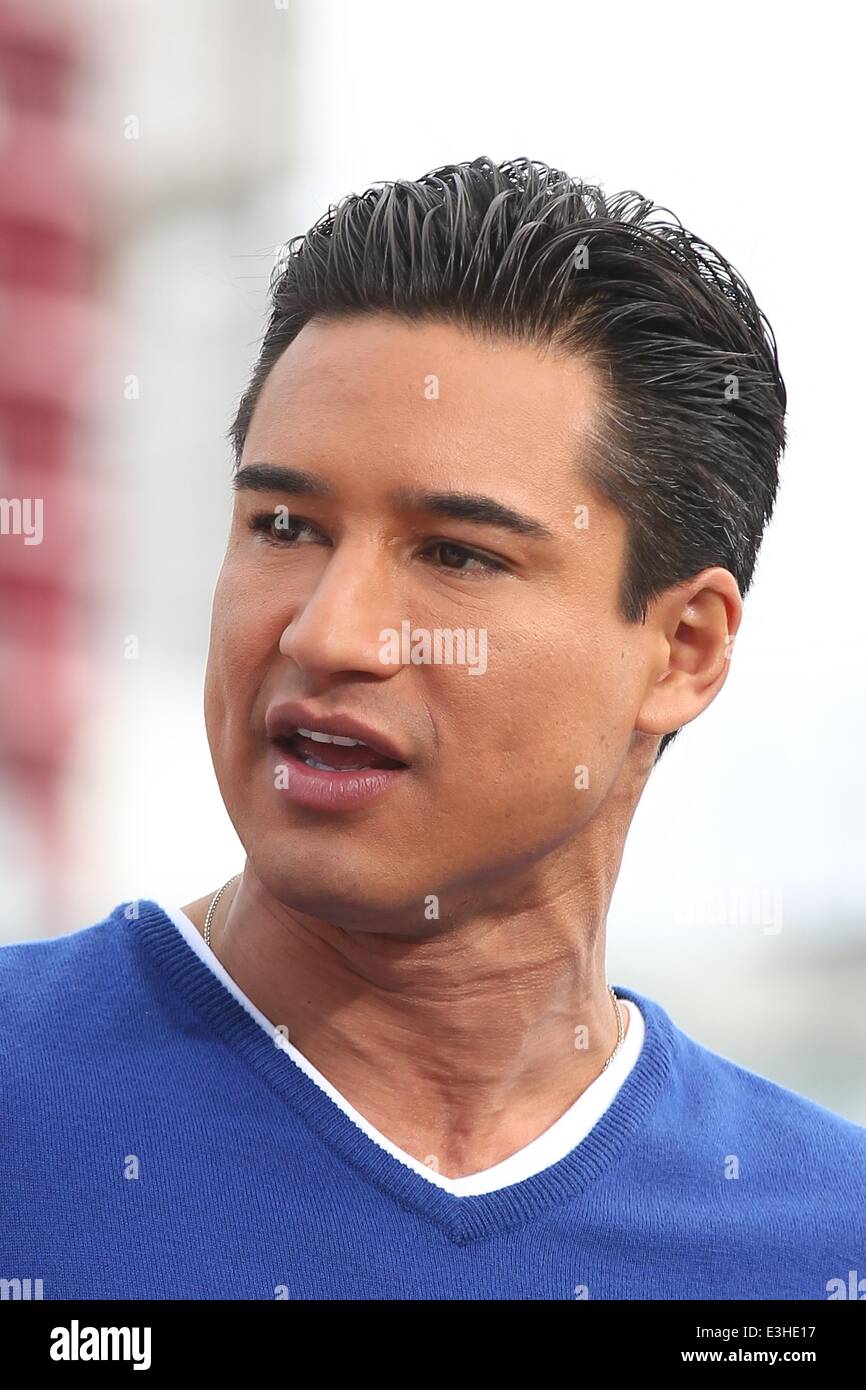 Jason Statham filming Extra with Mario Lopez at Universal City Walk ...