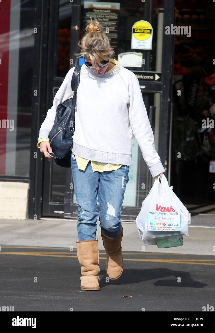 A casually dressed Selma Blair leaving Vons supermarket after buying ...
