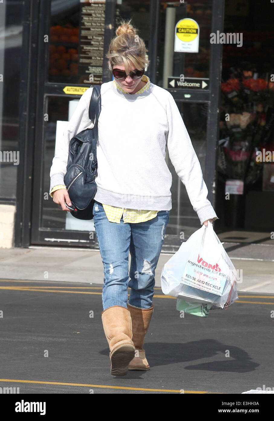 A casually dressed Selma Blair leaving Vons supermarket after buying ...