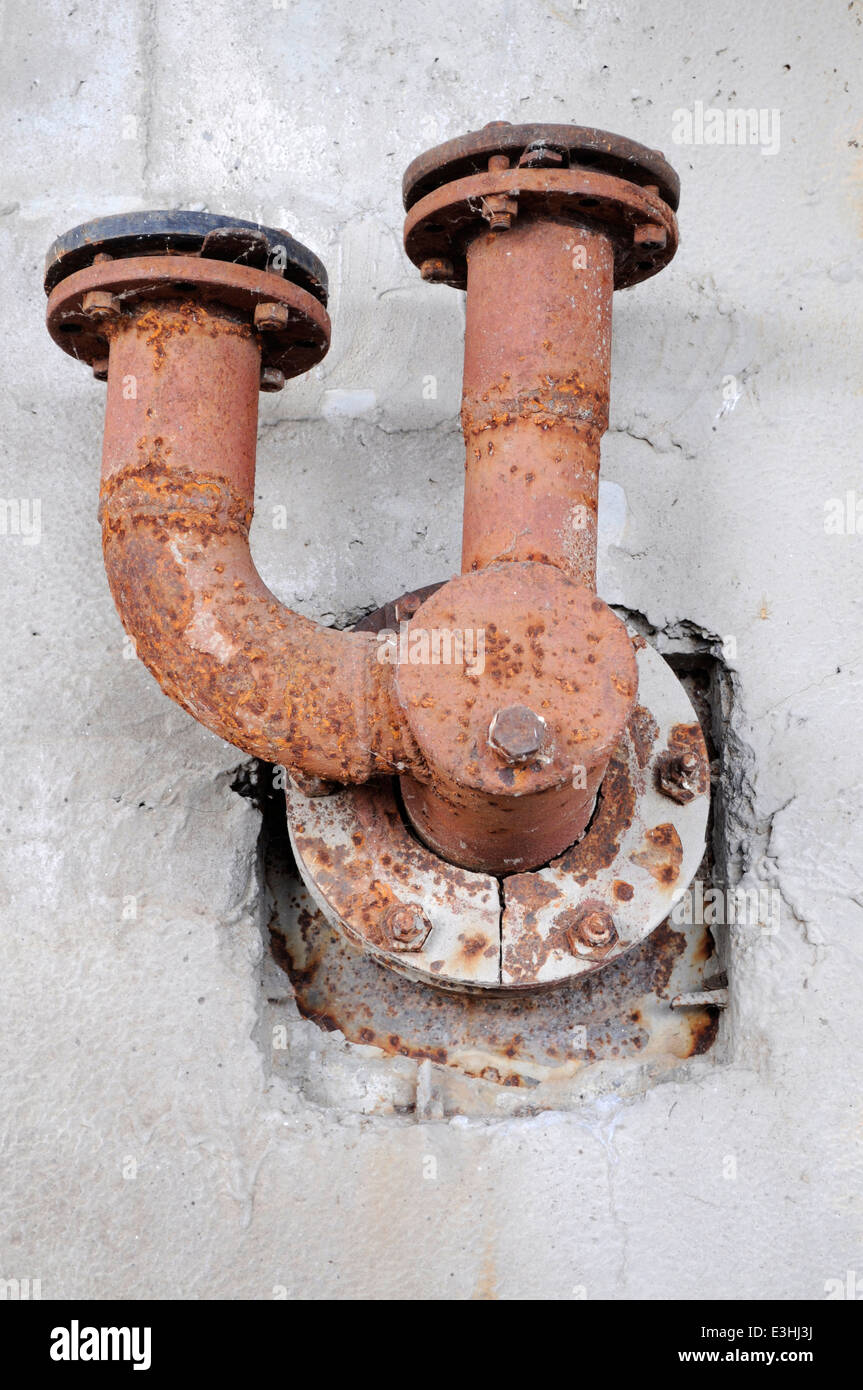 Concrete wall with iron ring hi-res stock photography and images - Alamy