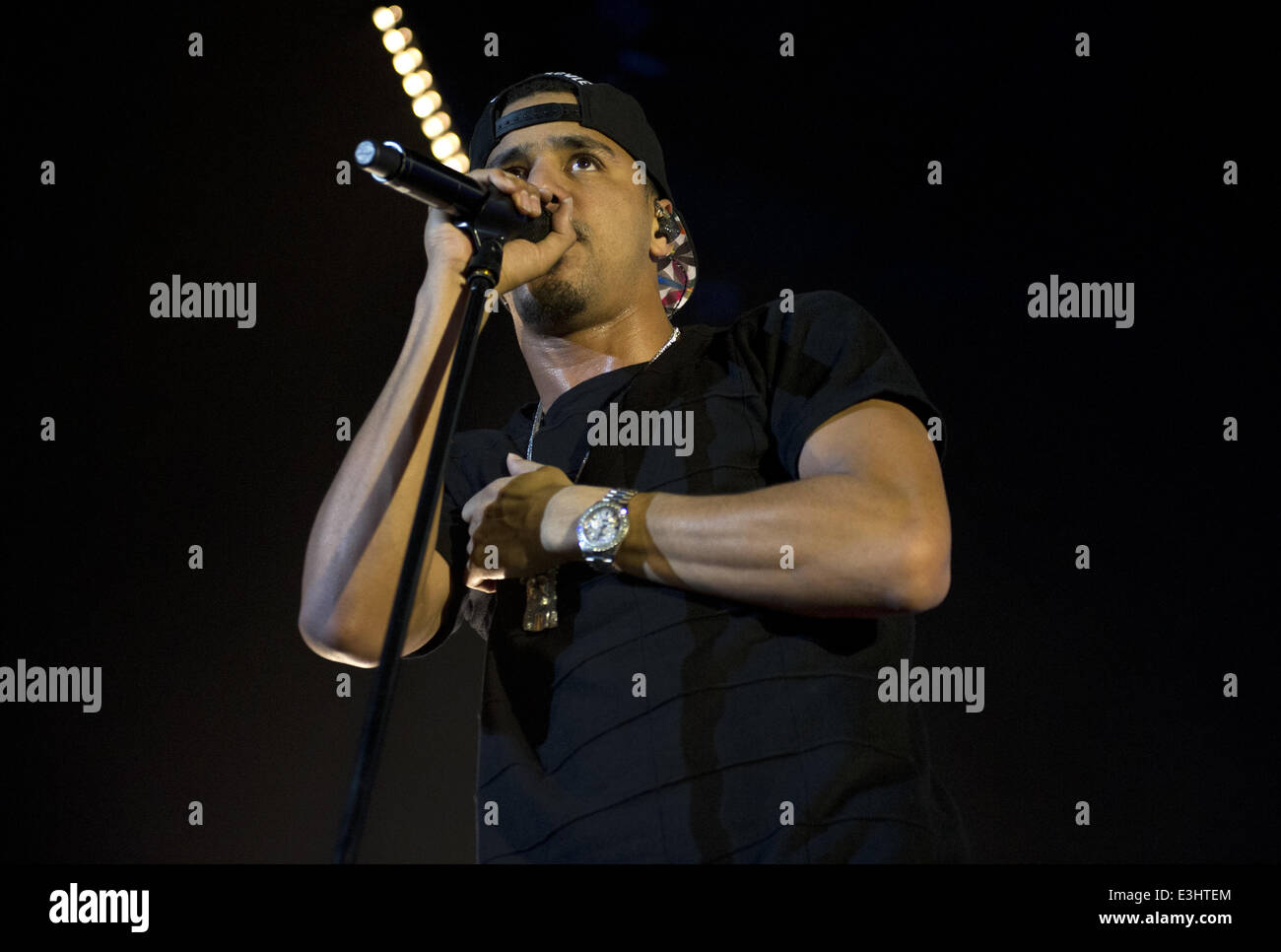 J. Cole performs to a sold-out crowd at Heineken Music Hall Featuring ...